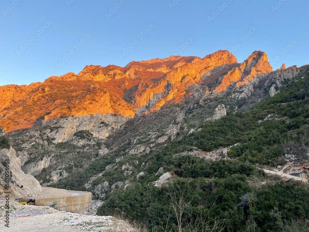 shkalla e tujanit, kanioni i brarit, Tirane, Shqiperi canyon of brar ...