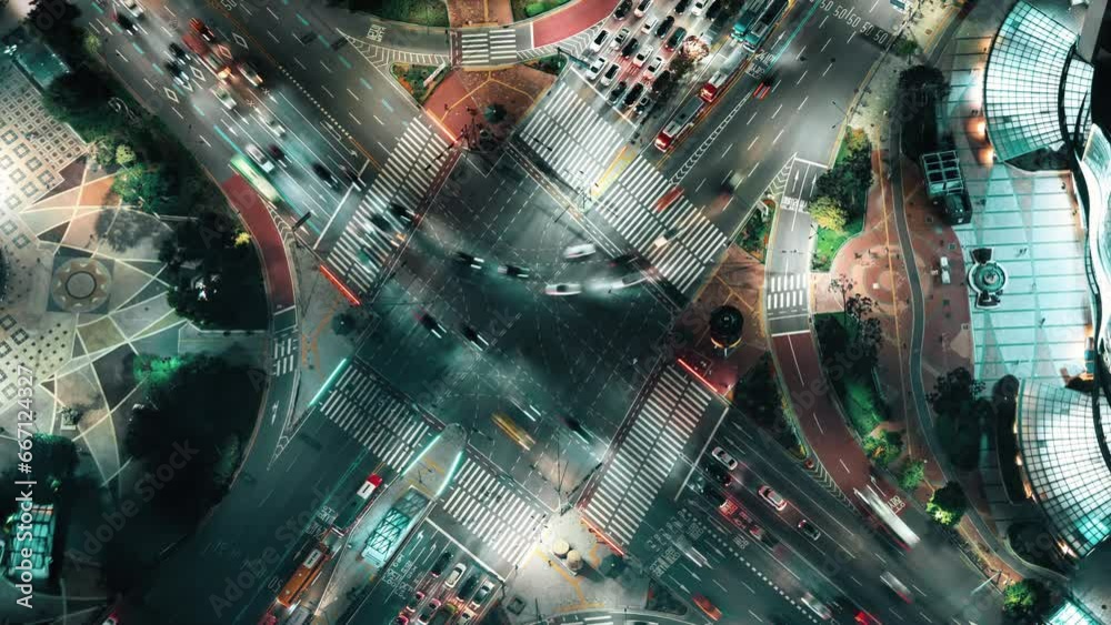 Vidéo Stock Night city timelapse traffic. Fast-moving vehicles and ...