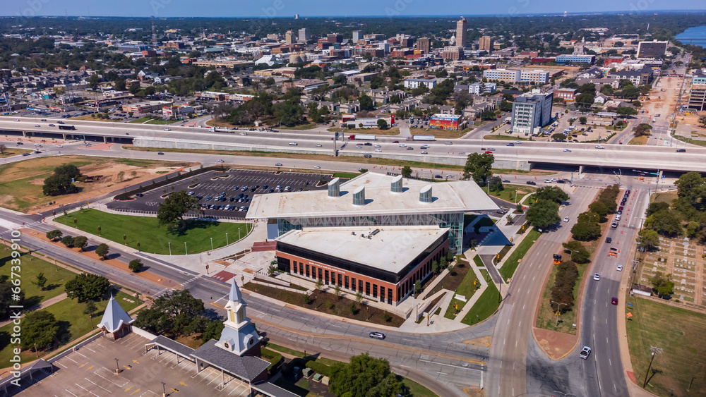 Mark & Paula Hurd Welcome Center on the Baylor University campus in ...