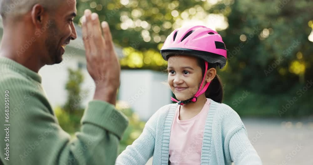Vidéo Stock Father, daughter and teaching with bicycle, high five and ...