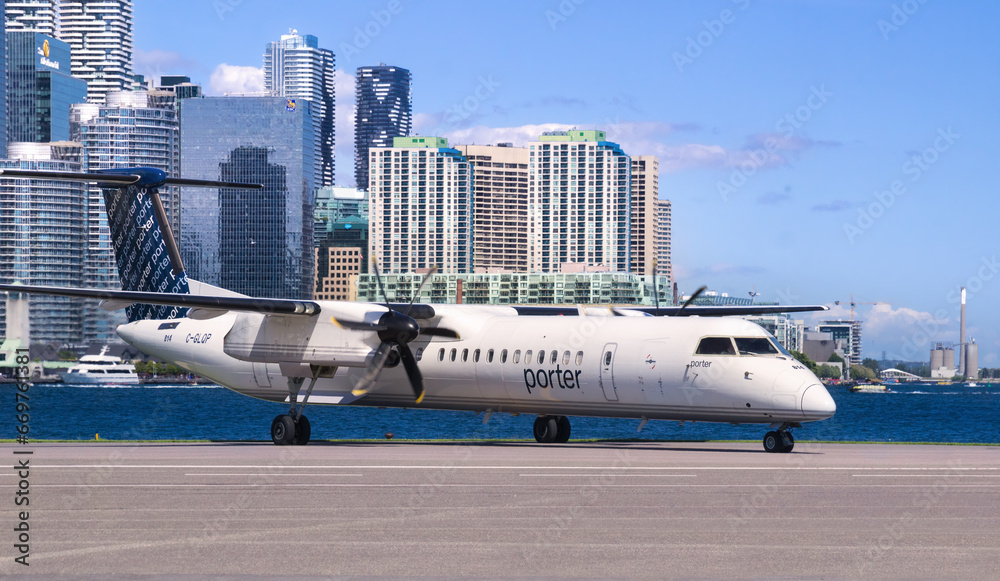 Toronto, Ontario, Canada - 08 11 2023 : White De Havilland Canada Dash ...