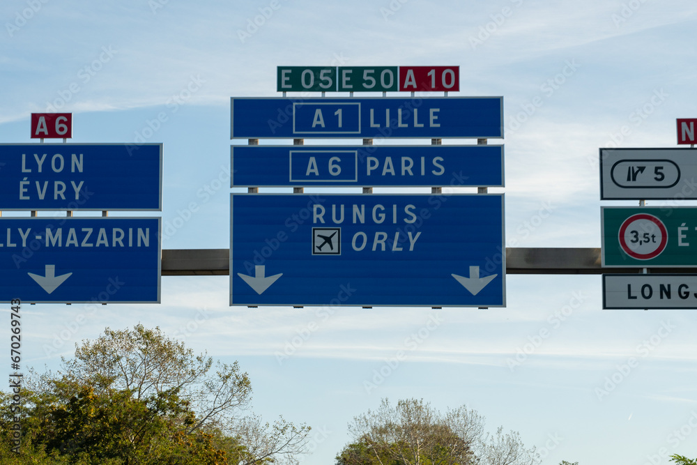 Highway road signs Paris, driving in heavy traffic on ring road of ...