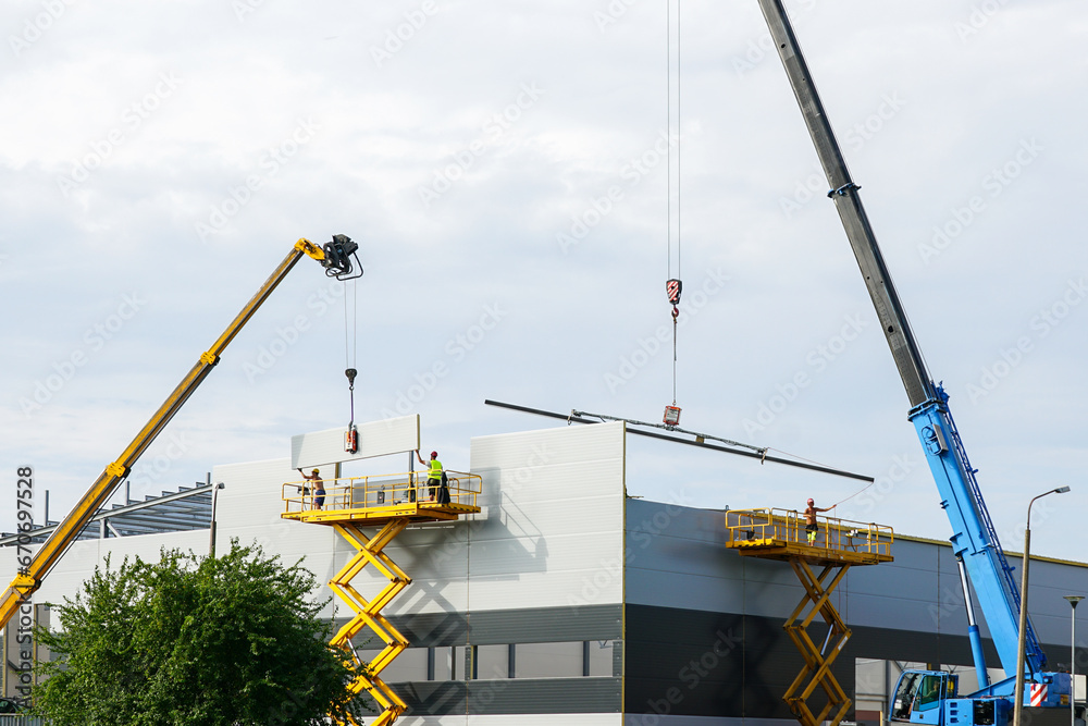 Sandwich panels wall assembly using telescopic boom crane and self ...