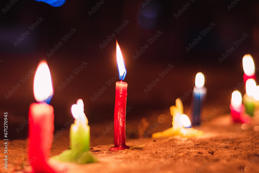 Velas en las calles de Colombia, celebración{on del día de las velitas ...