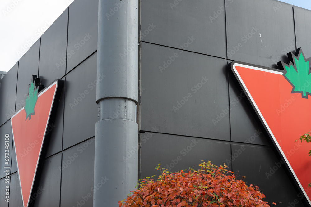 exterior building corner and signs of Canadian Tire, hardware and ...