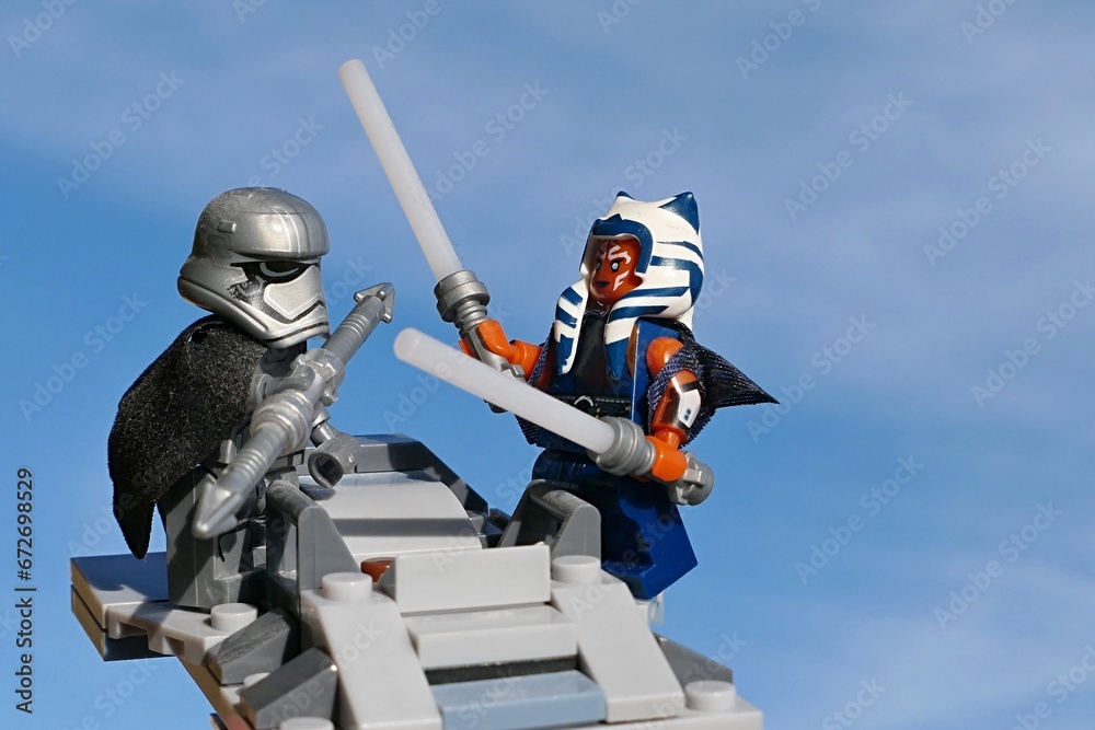 LEGO Star Wars Togruta female Jedi Ahsoka Tano fighting with Third ...