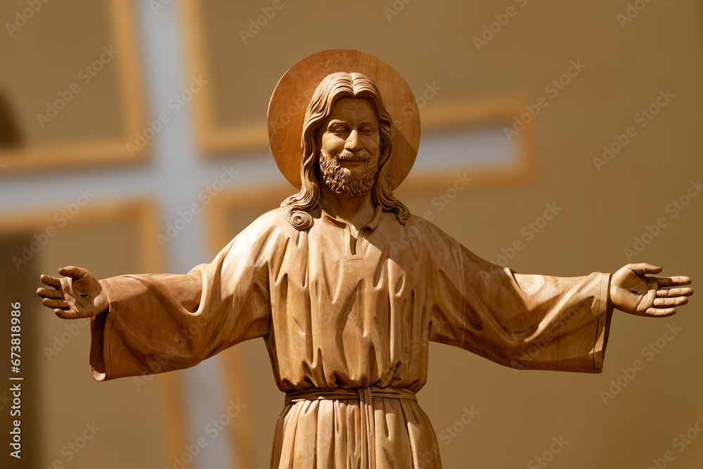Wood carving of Jesus the Resurrected. Sculpture en bois de Jésus ...