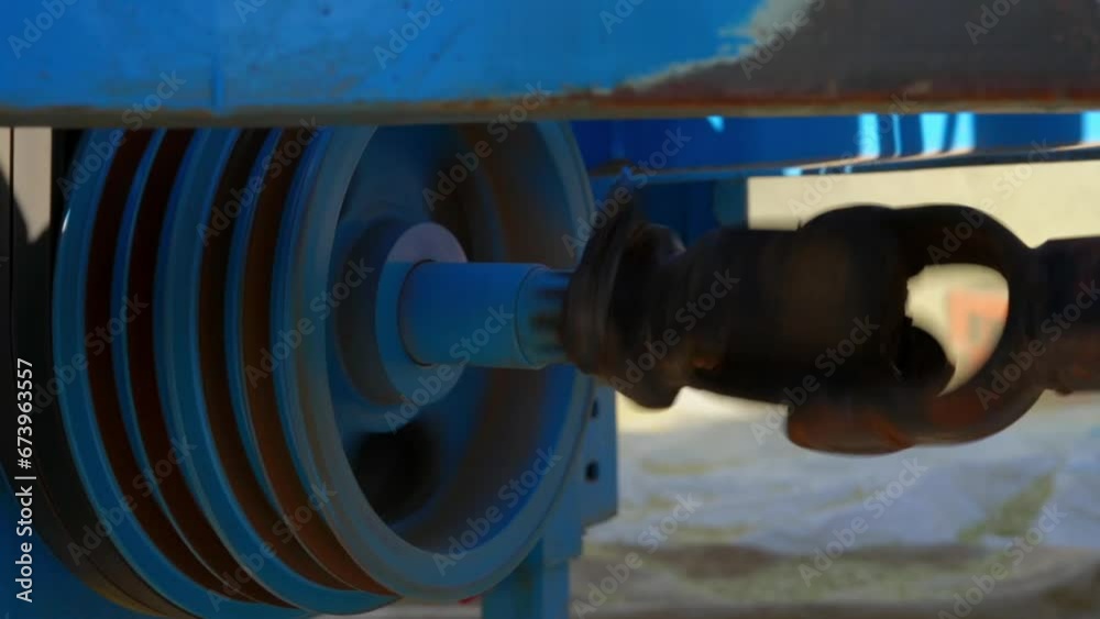 Cardan shafts agricultural tractor. Agricultural tractor with trailer ...