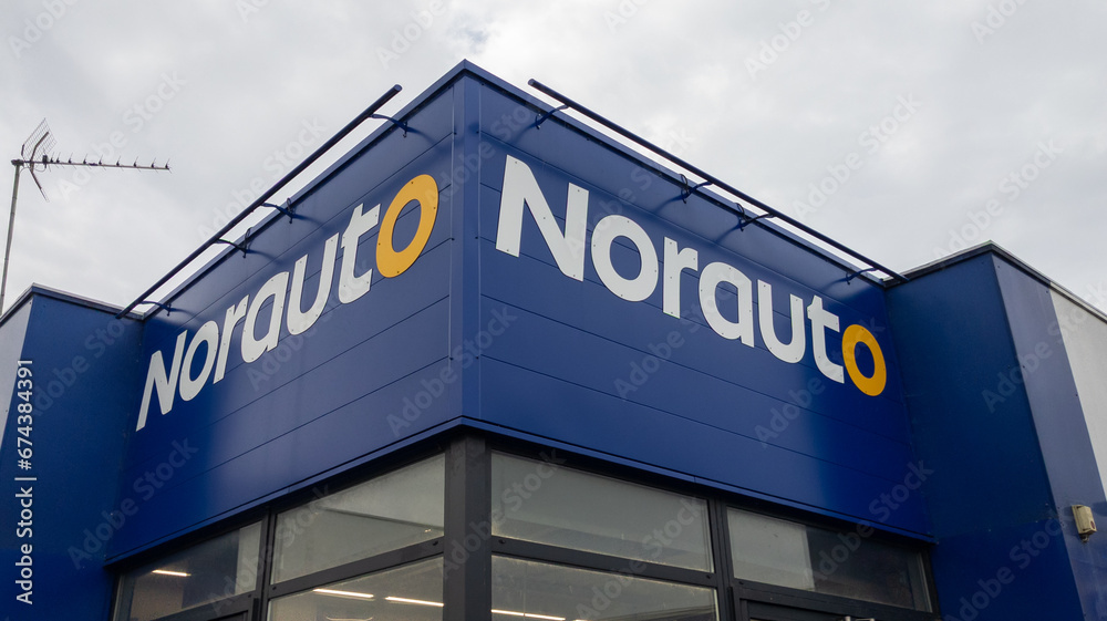 Norauto logo brand and sign text front of station garage entrance ...