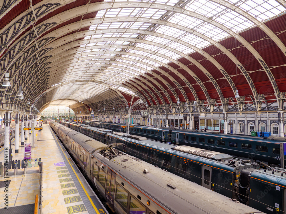 Overhead view of trains awaiting departure at Paddington Station ...