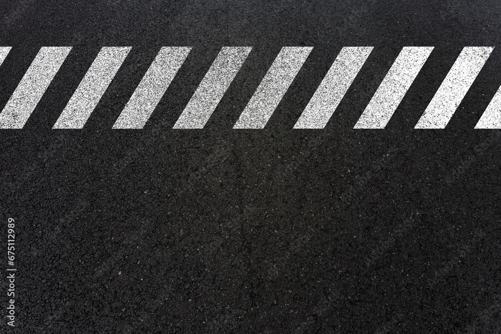 Hachures blanches sur asphalte Stock Photo | Adobe Stock