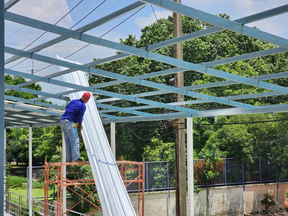 Steel Roof Trusses are connected with standard steel to support the ...