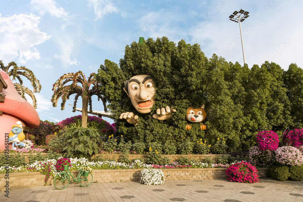 Big puppets - characters from The Smurfs in the botanical Dubai Miracle ...