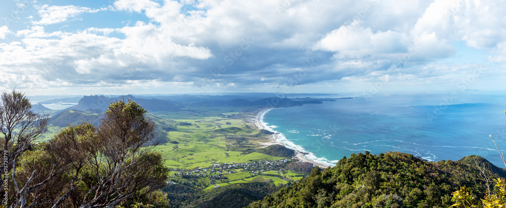Whangarei Heads: Busby Head Track Trail with View on Mount Manaia ...