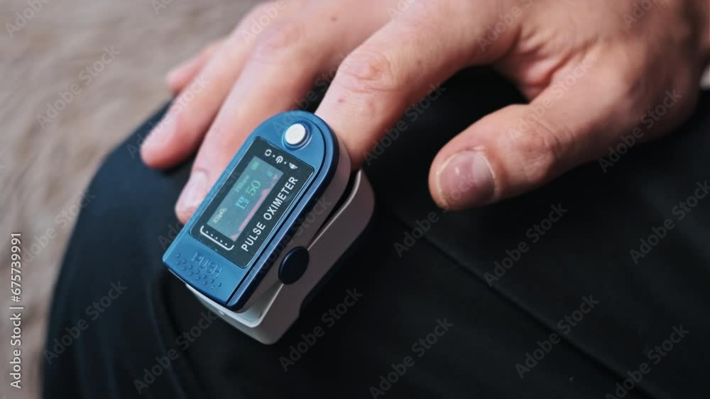 Video Stock Pulse oximeter measures pulse and oxygen saturation on a ...