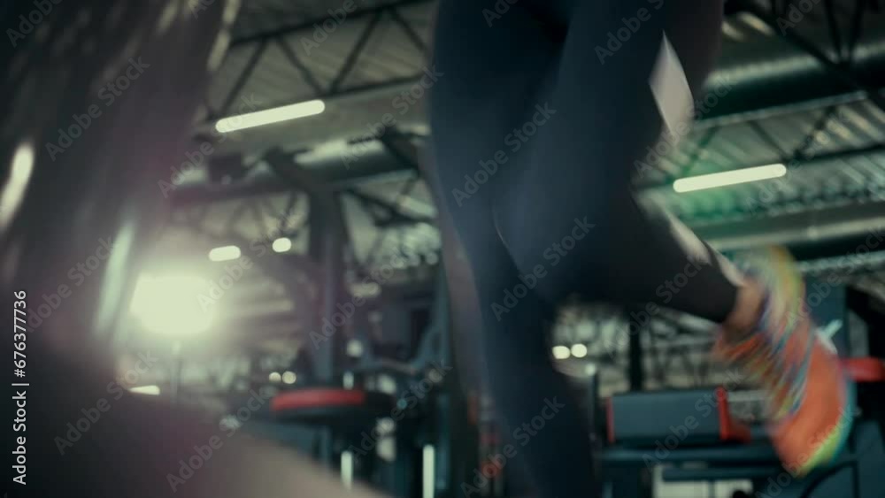 Vídeo Do Stock The Athlete Trains On A Treadmill A Girl In The Gym