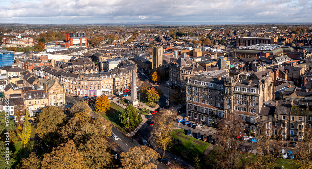 Poster Aerial view of the Victorian architecture of Harrogate town ...