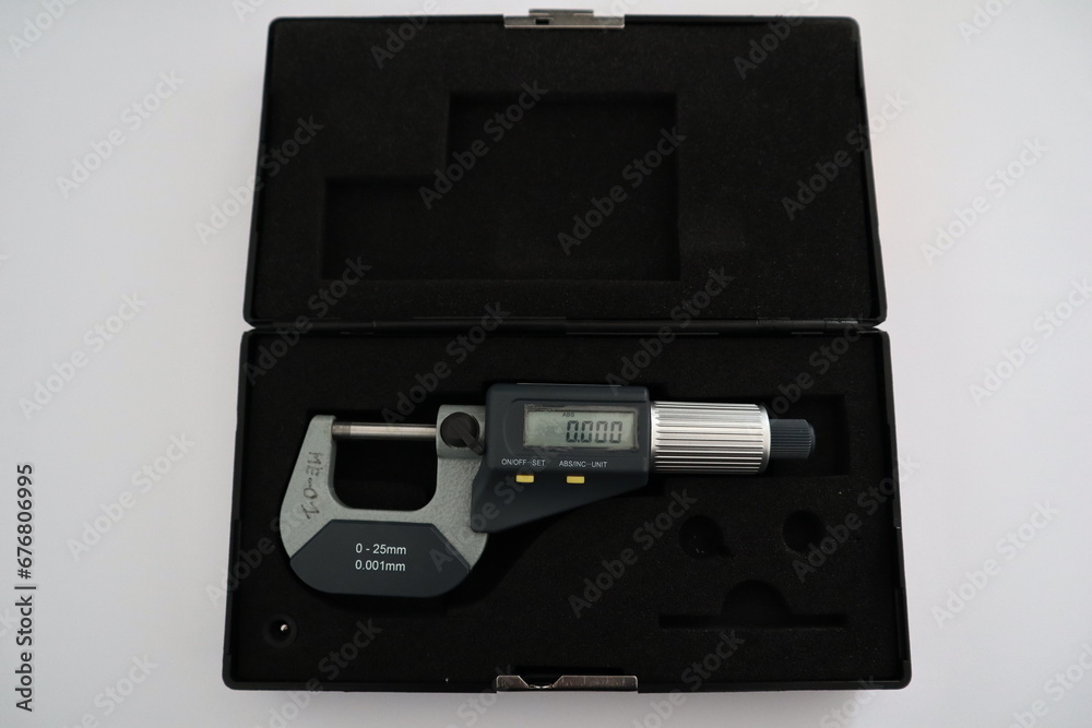 micrometer , precision measuring tool used to measure the dimensions of ...