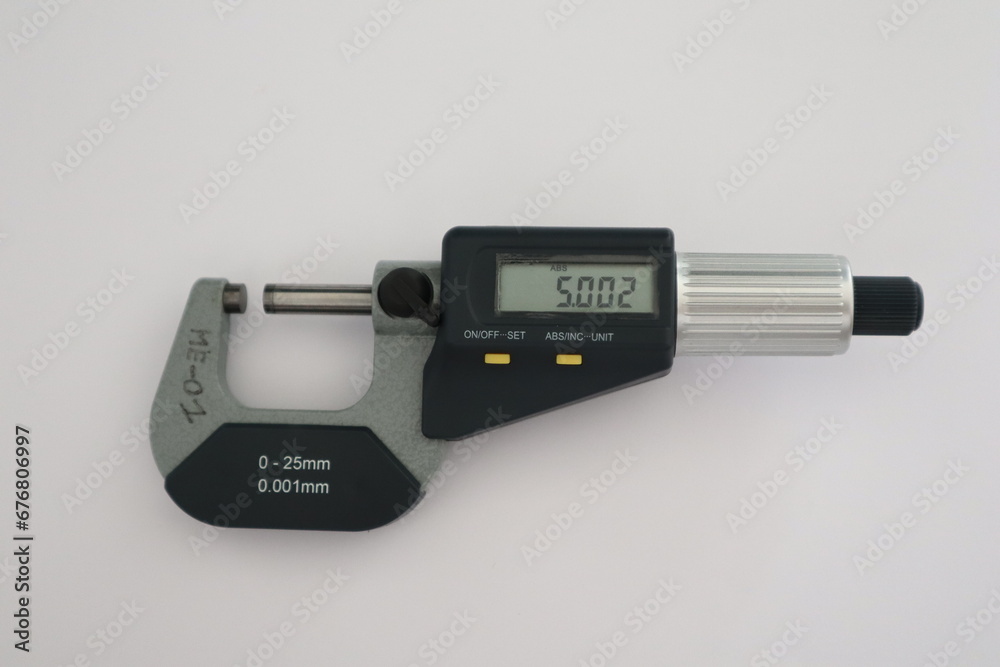 micrometer , precision measuring tool used to measure the dimensions of ...