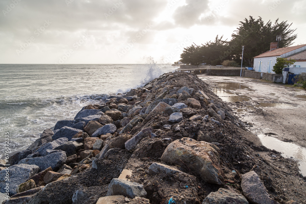 Foto de Réparation provisoire d'une digue après une tempête, dégâts sur ...