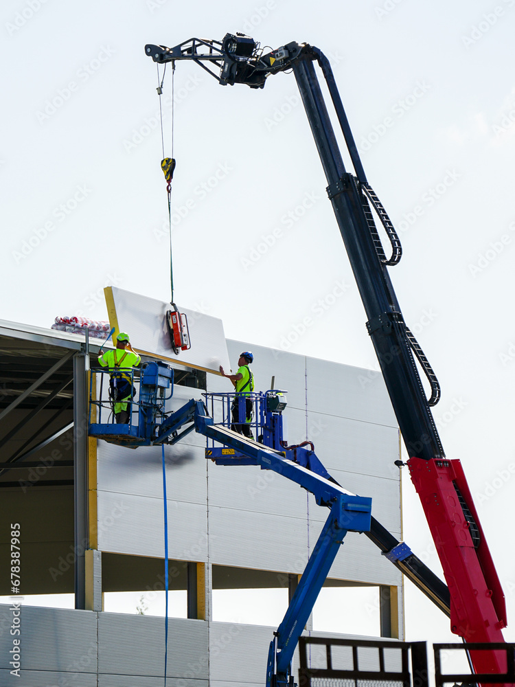 Sandwich panels wall assembly using telescopic boom crane and two self ...