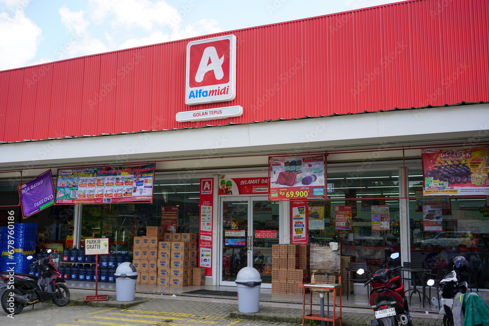 Alfamidi is a supermarket chain with many branches in Indonesia. This outlet is bigger than a ...