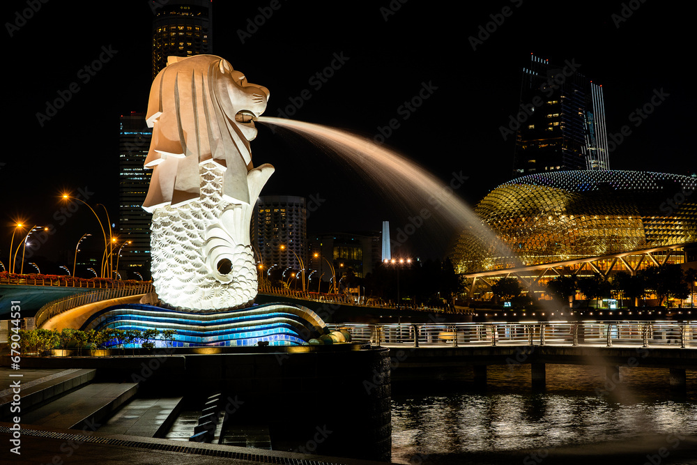 Merlion statue spraying the water from its mouth at Merlion Park in ...