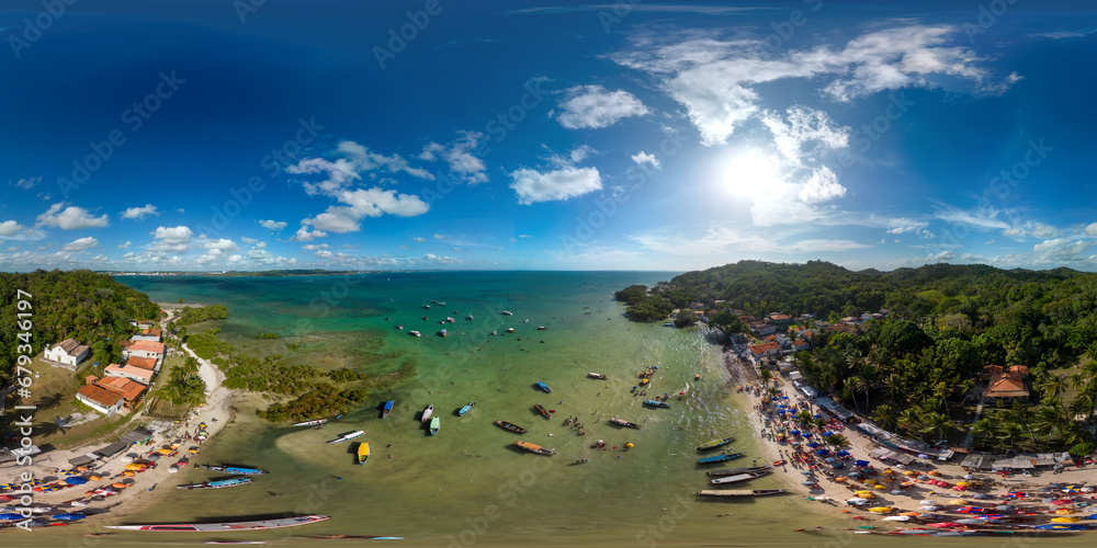 Foto de Imagem aérea em 360 graus da praia das Neves e da em Ilha de ...
