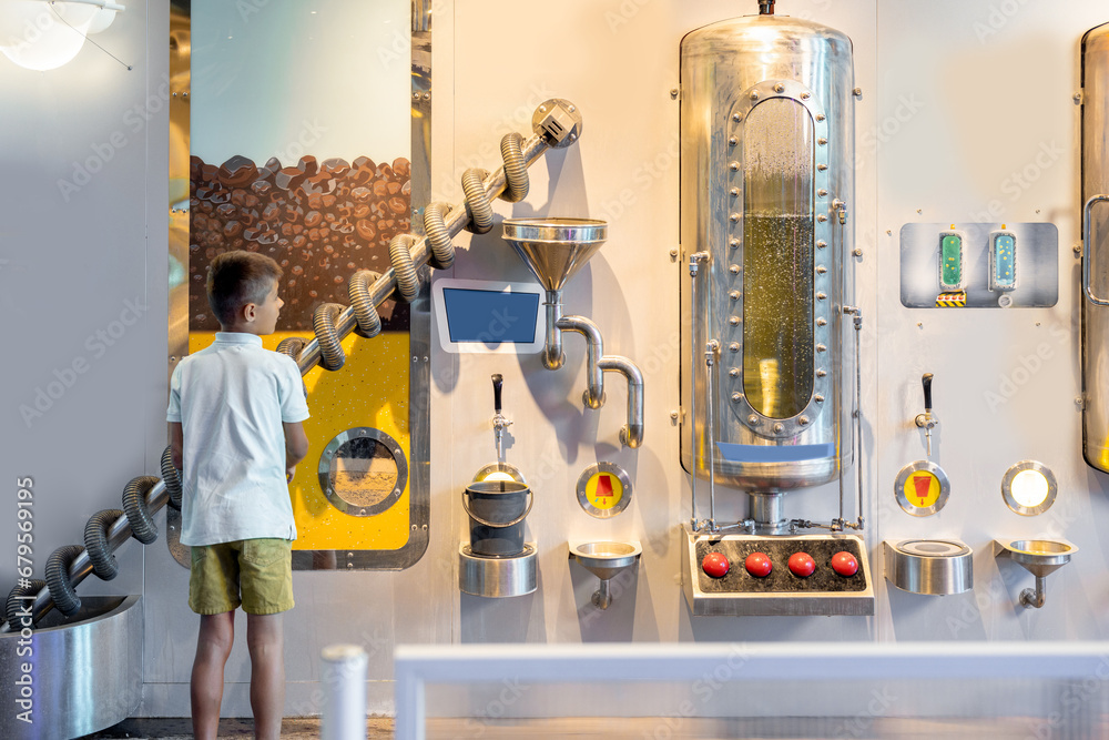 Kids learn physics interactively on a model that shows physical ...