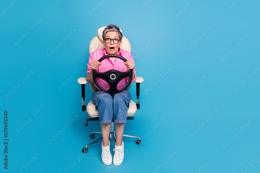 Full size photo of astonished woman dressed pink shirt sit on chair get ...