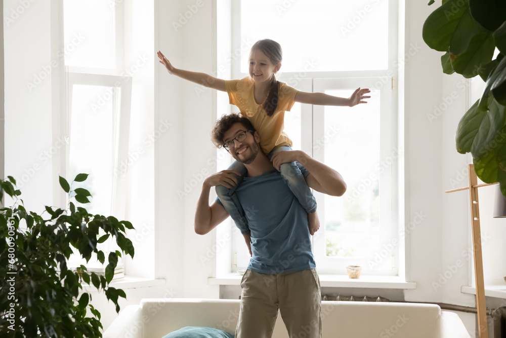 Happy young father and preschooler 5s daughter enjoy time together ...