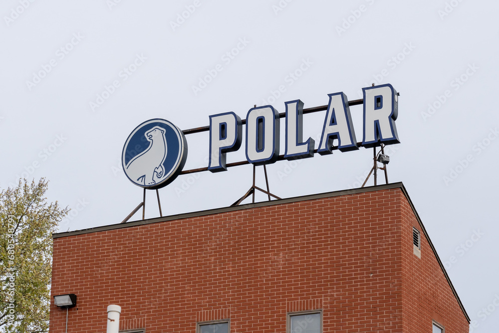 Fotka „Polar Beverages sign and logo on the building in Worcester, MA ...