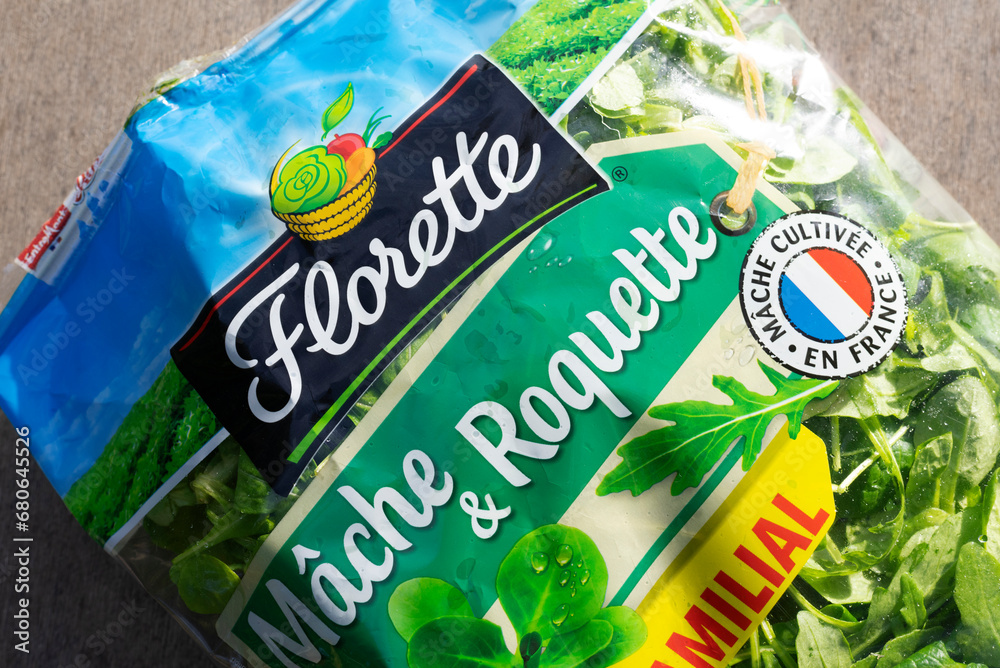 Sachet de salade de la marque Florette du groupe Agrial, France Stock ...