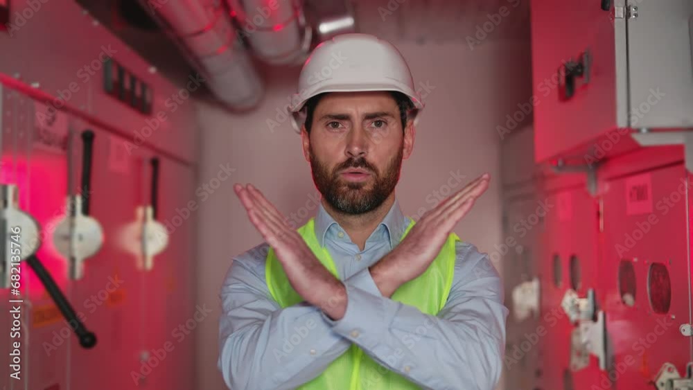 Electrical engineer technician in protective vest and white helmet ...