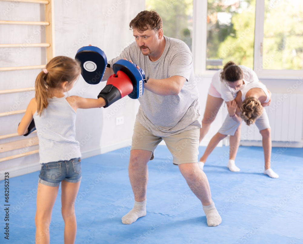Daughter, with help of dad, improves boxing skills, learns to ...