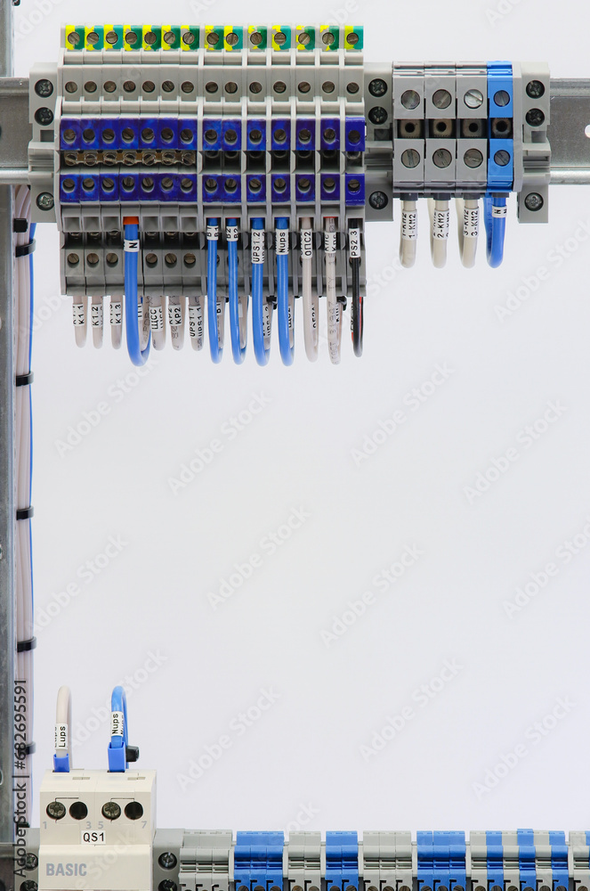 Screw electrical pass-through terminals for connecting electrical ...