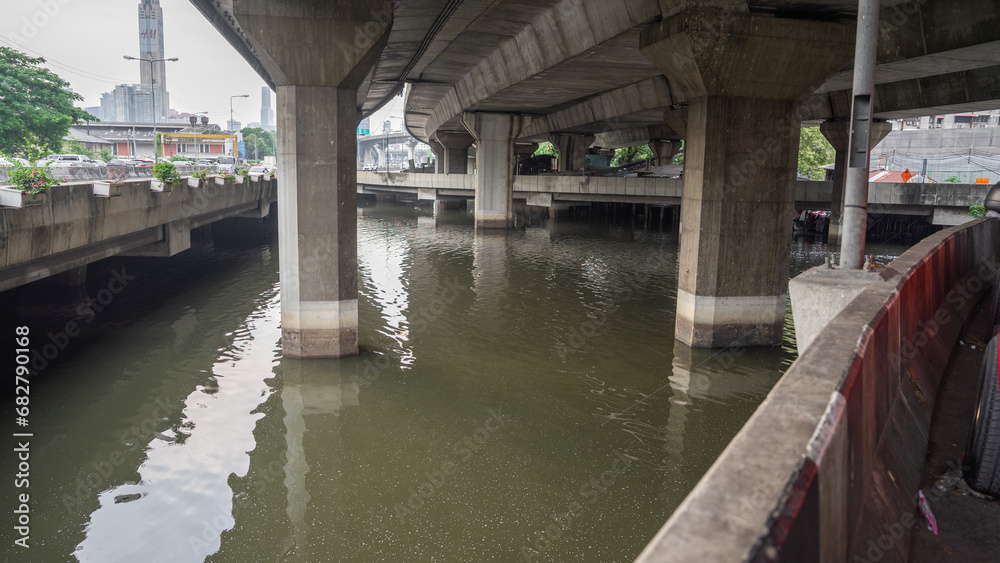 Picture of concrete piers supporting the weight of an elevated walkway ...