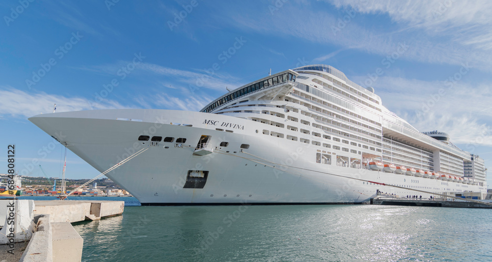 Marseille, France - 26 novembre 2023 : Vue du navire de croisière MSC ...