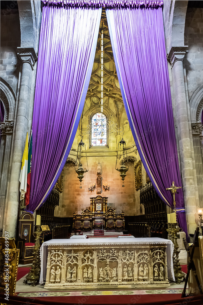 Interior of Braga Cathedral (Se de Braga, end of 15th century) - is one ...