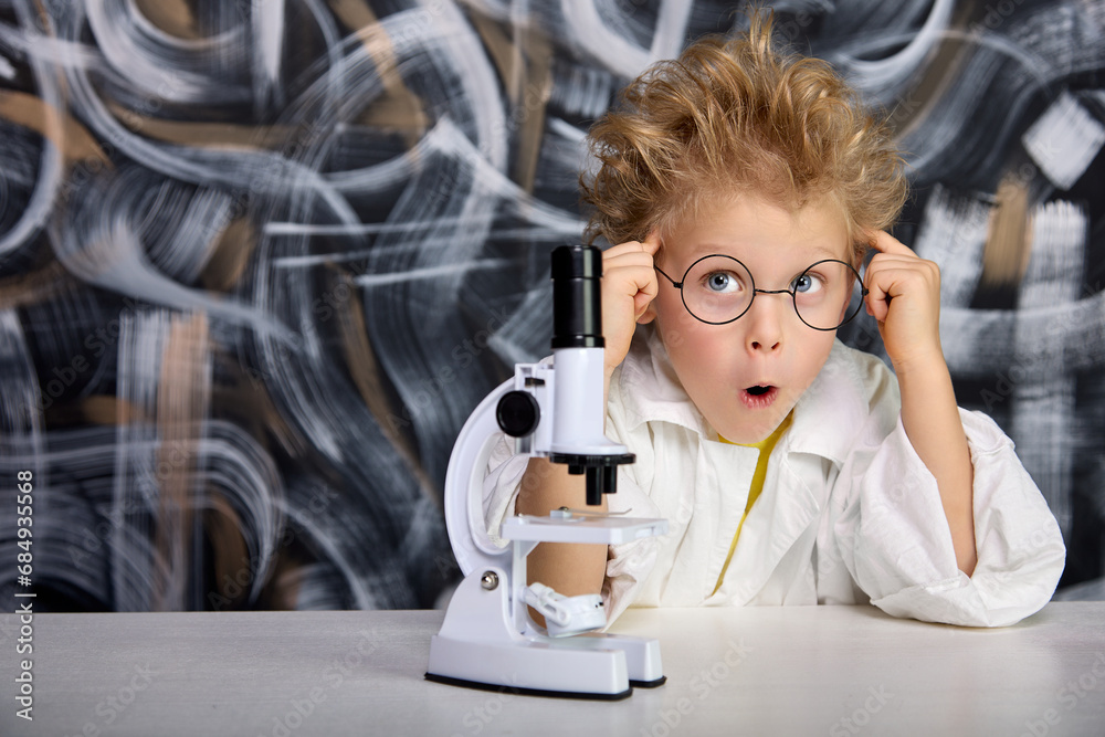 Young researcher made an incredible discovery using a microscope, was ...