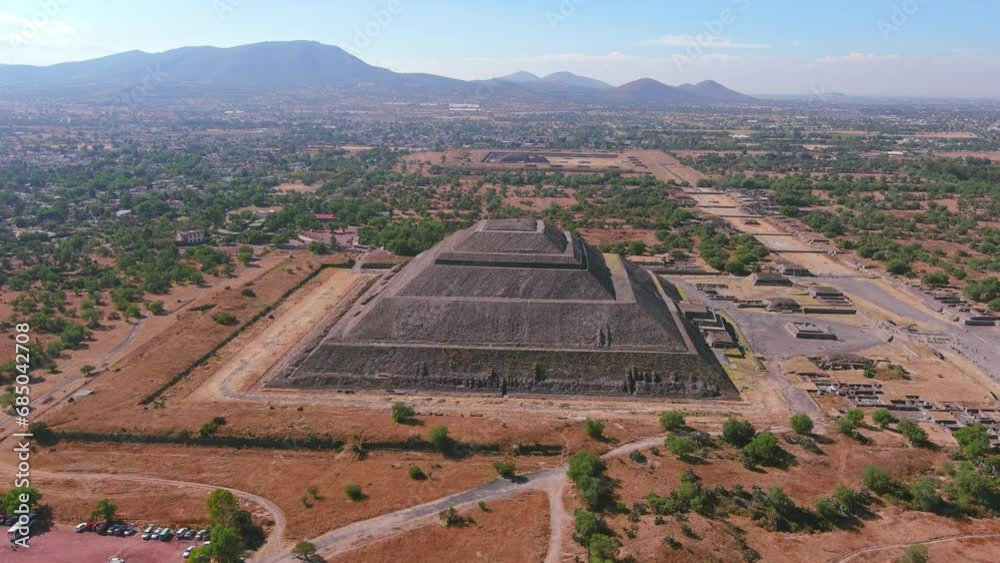 Teotihuacan, Mexico: Aerial view of Pyramid of the Sun (Pirámide del ...