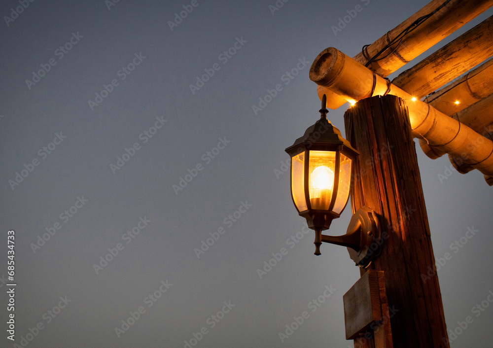 Hermoso Farol Enciende Cuando Llega La Cálida Noche Stock Photo Adobe