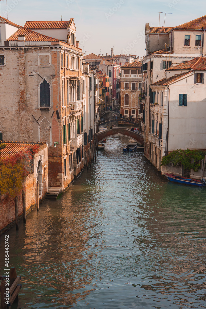 Experience the charm of Venice with this stunning view of a canal in ...
