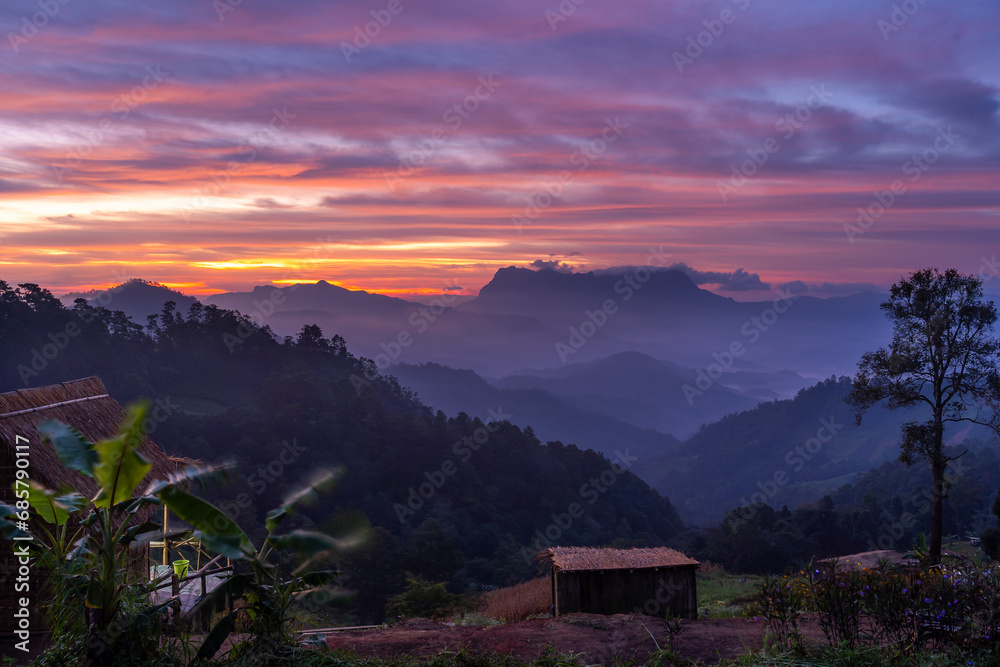 Morning sunrise on the mountain Doi Luang Chiang Dao, take a picture ...