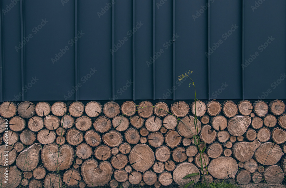 Close up of wall with textures of tree's cuts and gray steel sheet ...