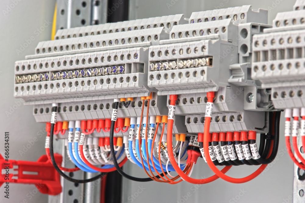 Screw electrical pass-through terminals for connecting electrical ...