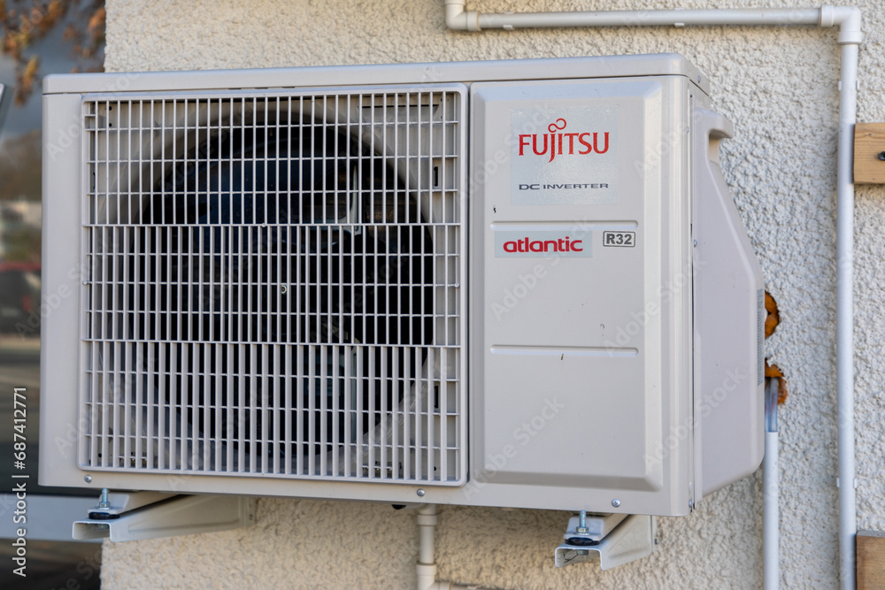 fujitsu atlantic dc r32 inverter air conditioner logo brand and text ...