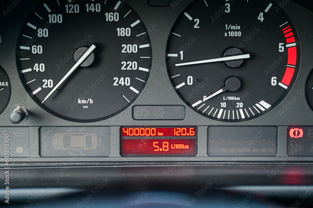 Auto-Tacho mit 400000 Km Laufleistung, hohe Laufleistung, viele ...