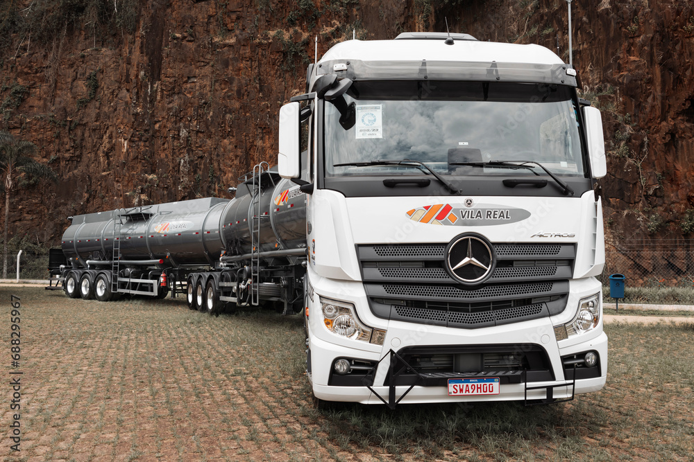 Volkswagen Actros 2651 tank truck. For transport of flammable products ...