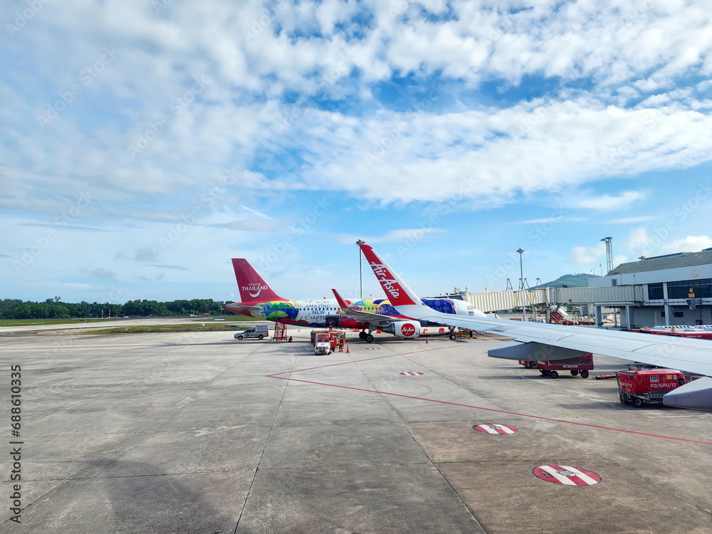 Airplanes beautiful designs by AirAsia in the Amazing New Chapters ...